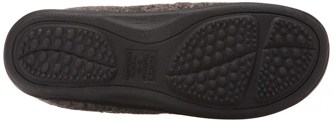 These 4 Best Slippers For Sweaty Feet ACTUALLY Keep You Cool