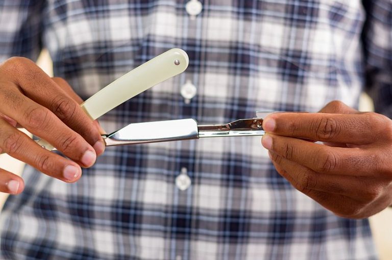 Real Talk: Best Shavettes & How They Differ From Straight Razors