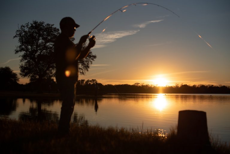 How to Cast a Fishing Rod: Tips and Tricks - Cozy living